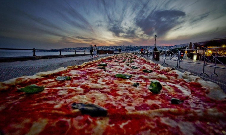 Guinness World Record: Naples Chefs Make World’s Longest Pizza ...